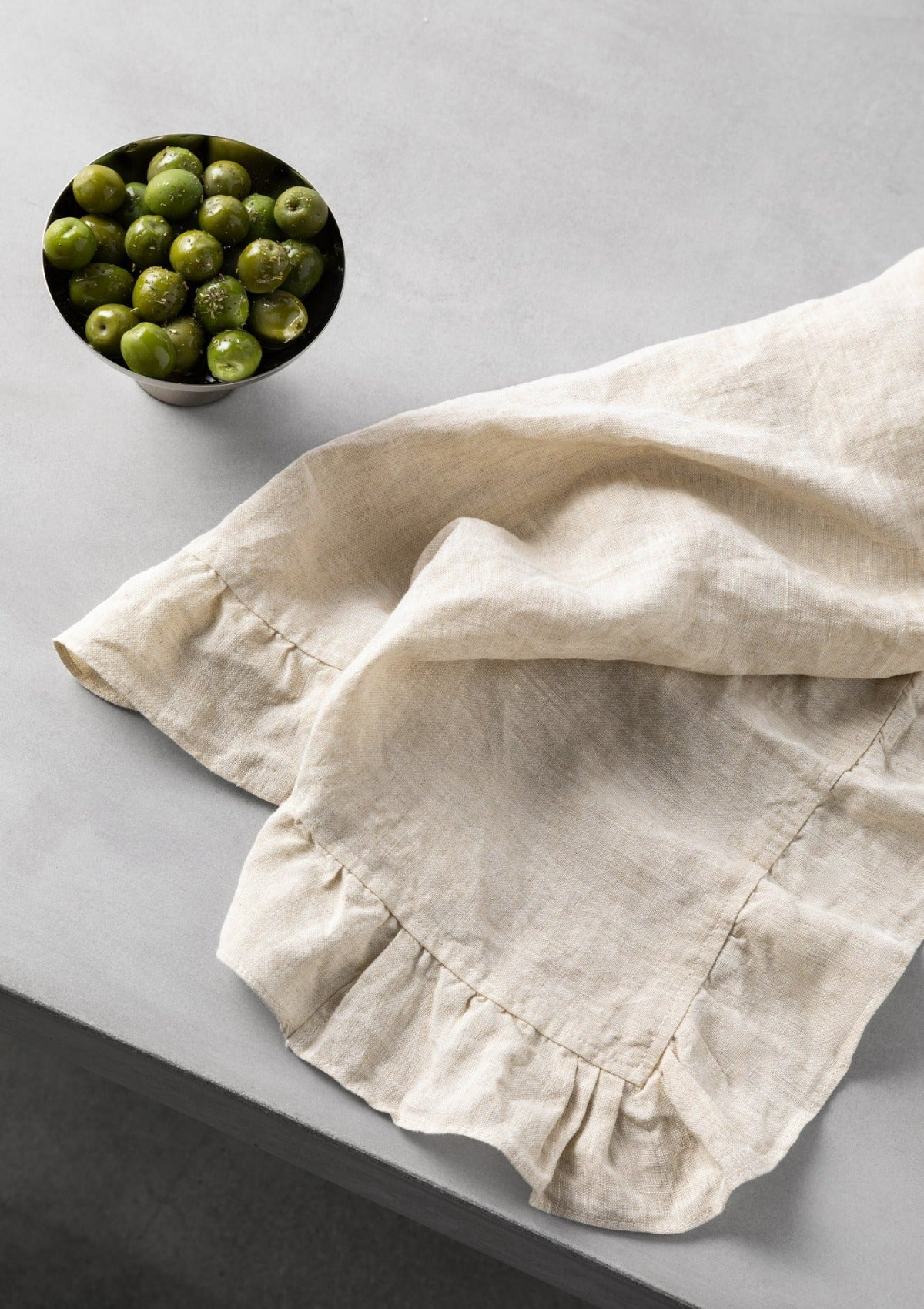 Natural Ruffle Linen Napkins | Hire – RENDR